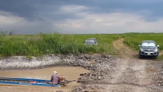 СТАРЫЙ РЫБАК НА ЛОДКЕ ЗНАЕТ СВОЁ ДЕЛО))) И КАК ЛОДКОЙ ПЕРЕПРЫГНУТЬ ЧЕРЕЗ ПРИПЯТСТВИЯ