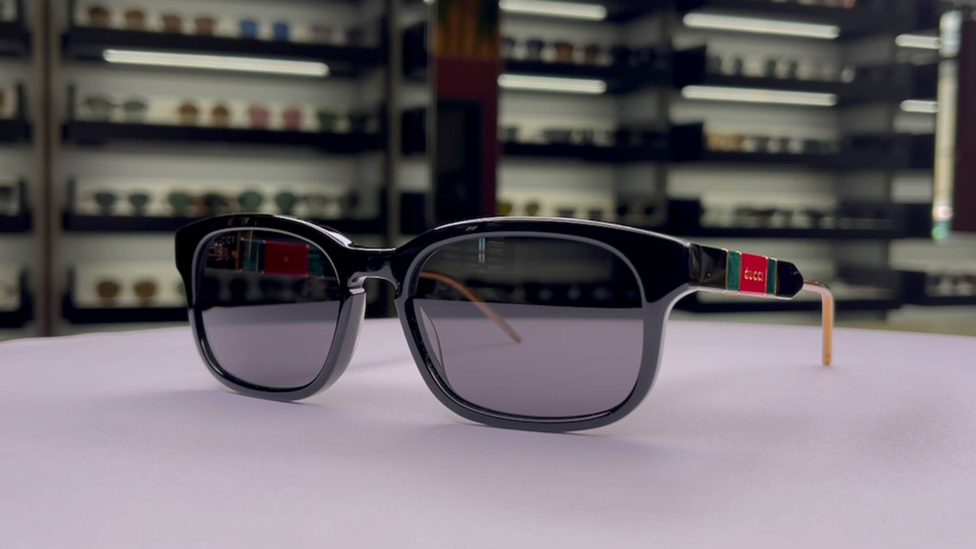 Распаковка Gucci 0602S 001: солнцезащитные унисекс очки в коробке