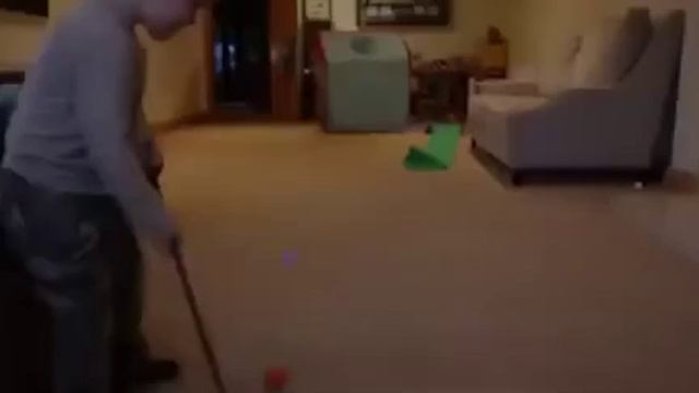 МАЛЕНЬКИЙ ЧЕМПИОН ПО ГОЛЬФУ_ПРИКОЛ_ЮМОР