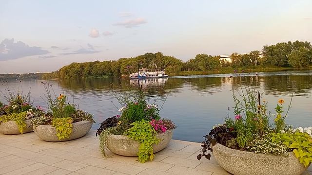 Коломенское музей заповедник Москва. Прогулочный теплоход. Кафе, фудкорт. Москва река