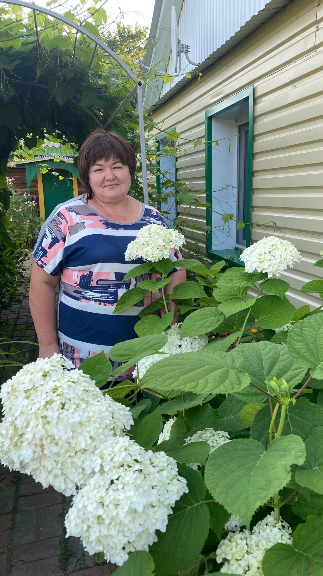 Александровка авылында яшәүче Ильмир hәм Эльза Сабировларның бакчасы әкият дөньясын хәтерләт