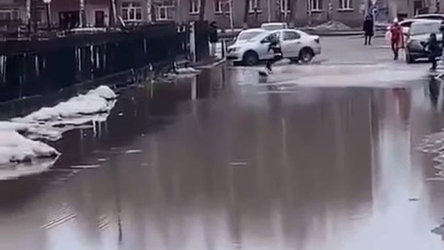 СЁРФИНГ НА УЛИЧНЫХ ДОРОГАХ В ГОРОДЕ)))
