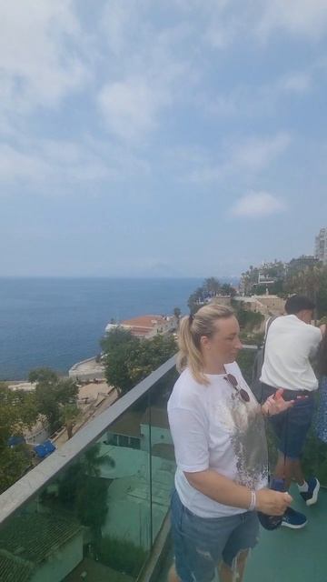 Поднялись на лифте на вторую смотровую площадку в Калеичах 🇹🇷