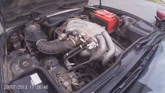 Заводим BMW E34 работа мотора (двигателя) M20B20 БМВ (E34) модель bmw 520i 1990 год.