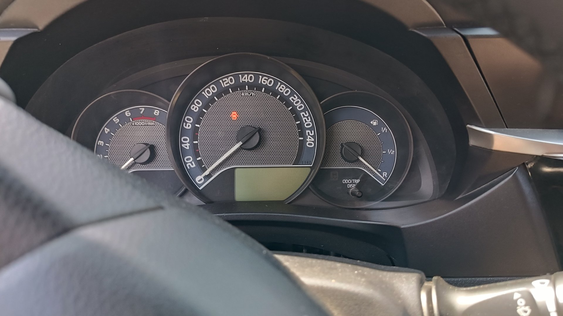 КАК ОТКЛЮЧИТЬ ЗУММЕР РЕМНЯ БЕЗОПАСНОСТИ ТОЙОТА КОРОЛЛА TOYOTA COROLLA