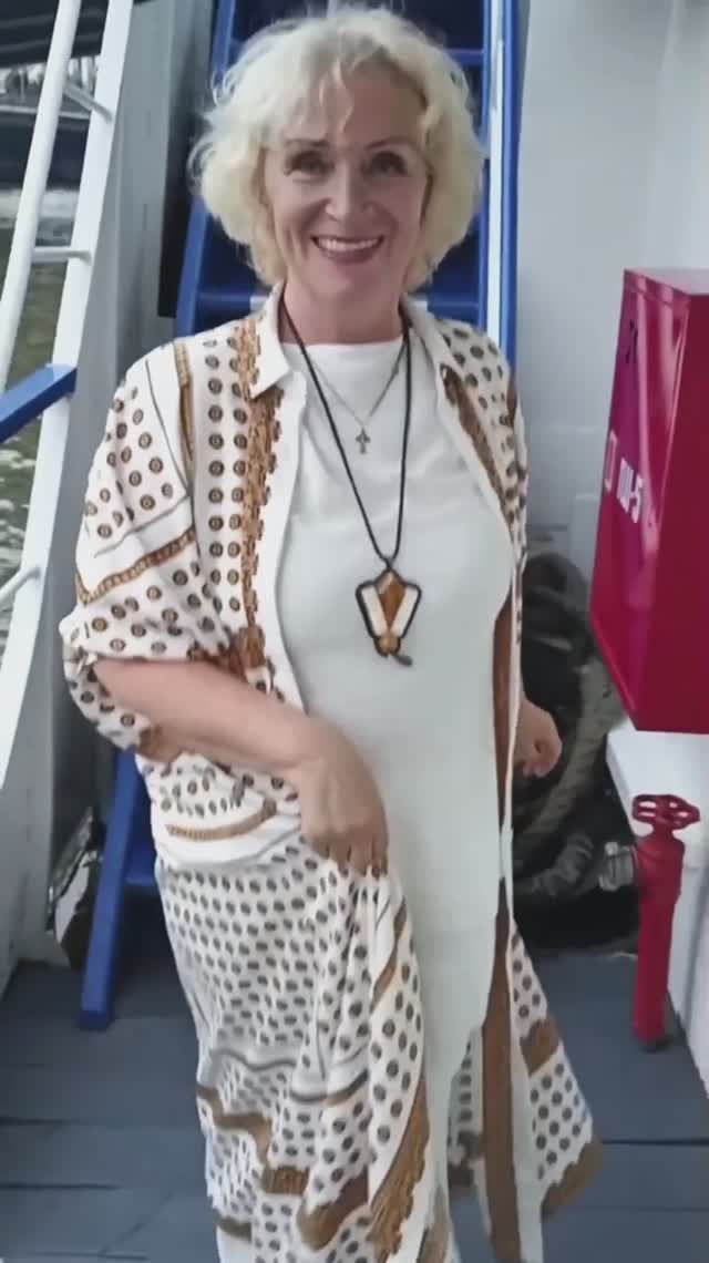 На моей шее украшение из натурального камня от мастера дизайнера  Натальи Березов