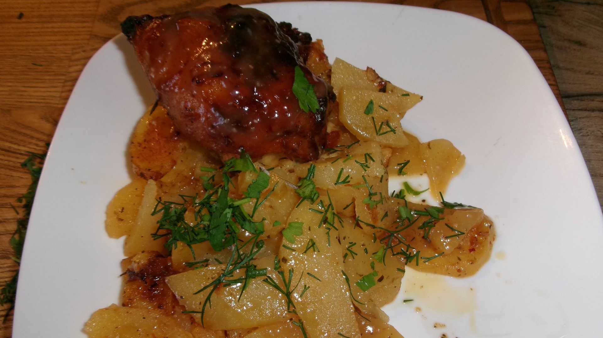 Рецепт. Вкуснейшие фаршированные куриные бедрышки, под соусом..