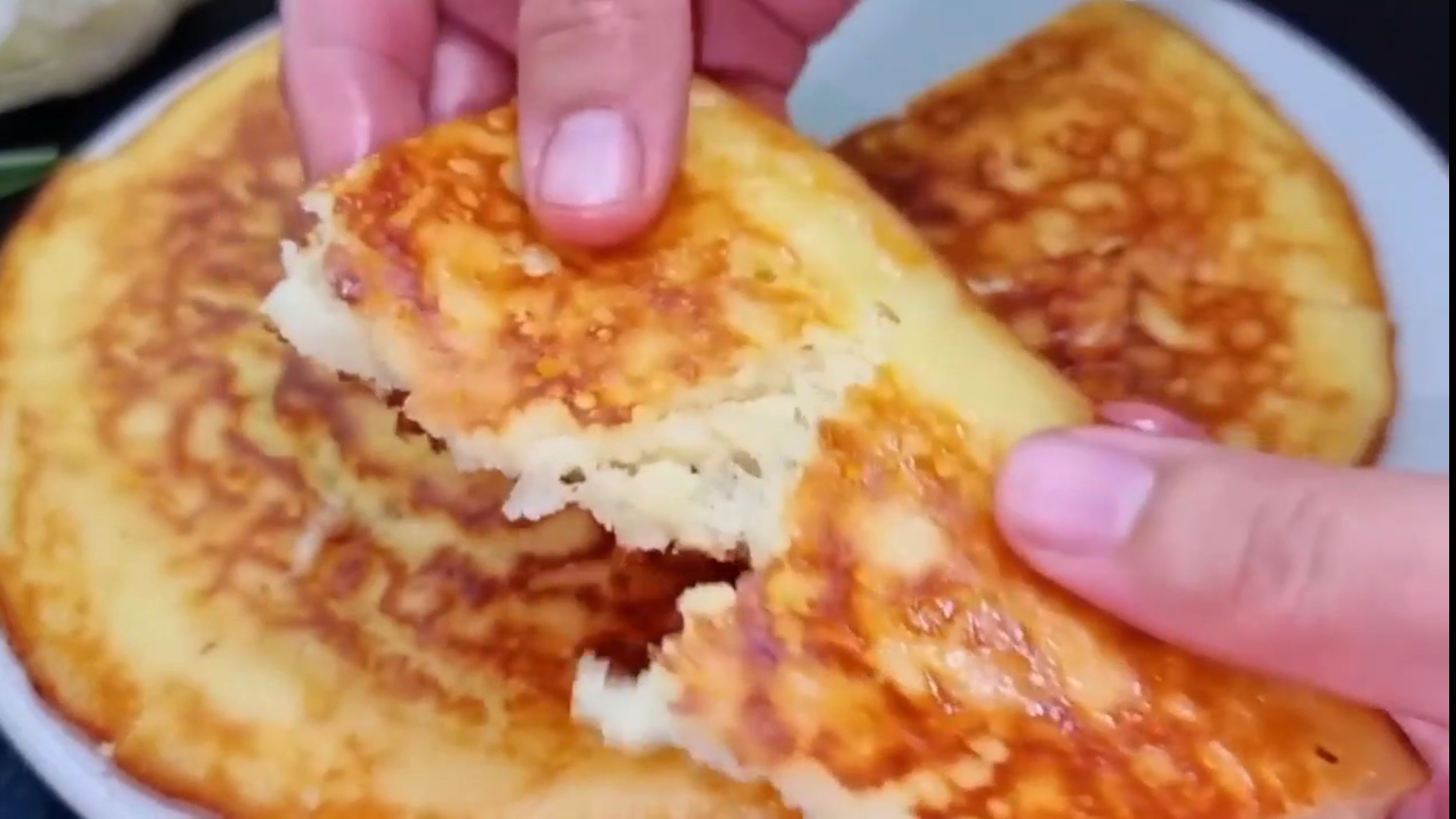 Ленивые хачапури за 10 минут на сковородке . Съедаются мгновенно .