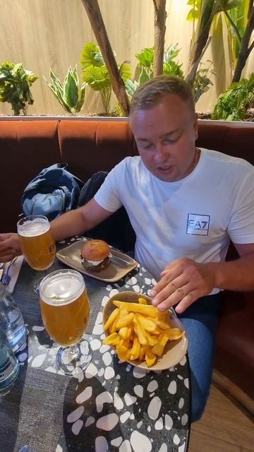 Кафе Шафифи в аэропорту Антальи, обед за 57 евро, старые доллары не принимают