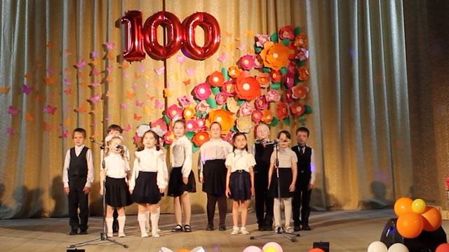 Песня "Сто лет в обед" - ученики 2 класса Октябрьской школы