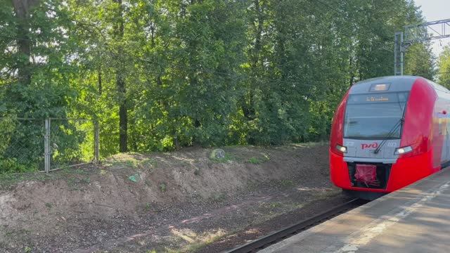 Поезда / Видео про поезда - поезд «Ласточка» (часть 2)