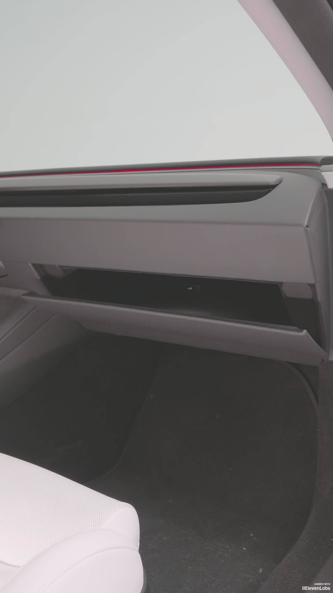 Tesla Model 3 · Открытие бардачка