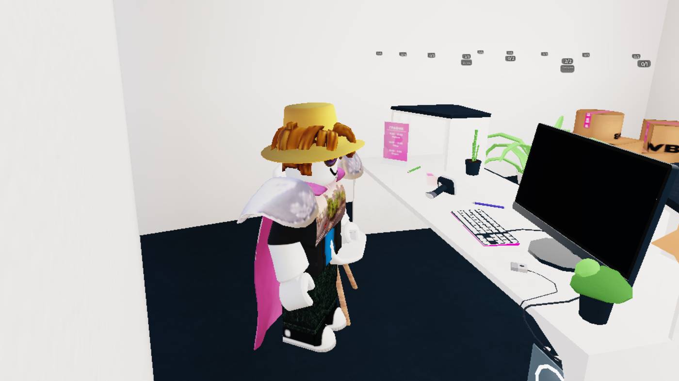 Киса играет