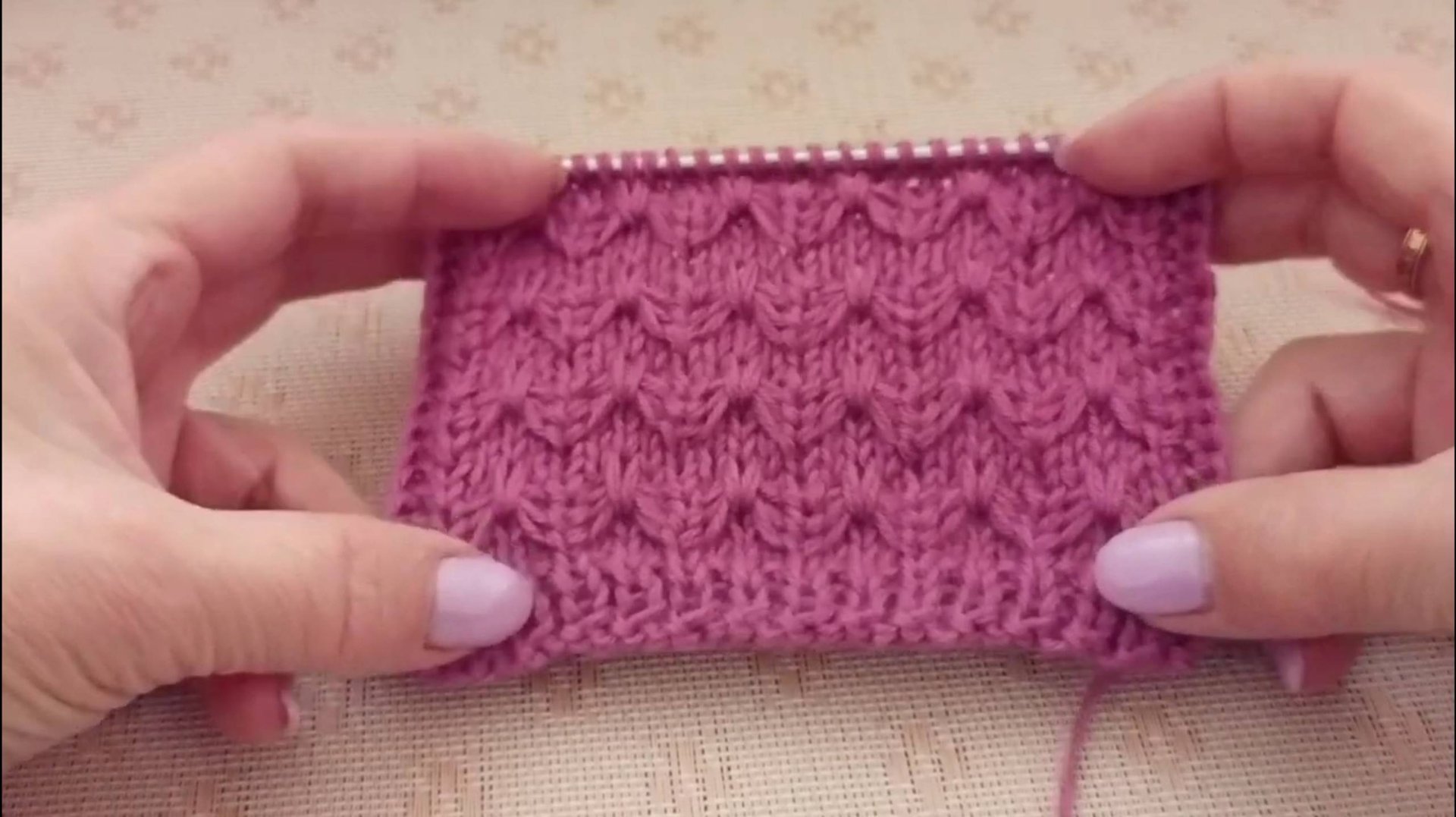 Узор спицами для вязания различных видов вязаных изделий.