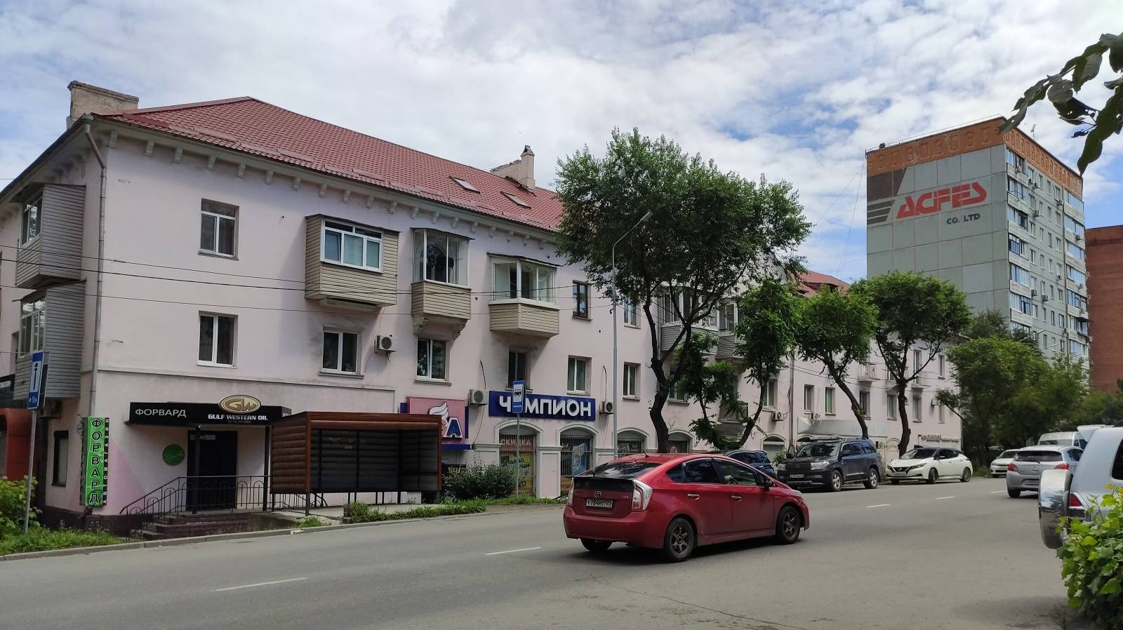 Военное шоссе , автомагазины. Владивосток