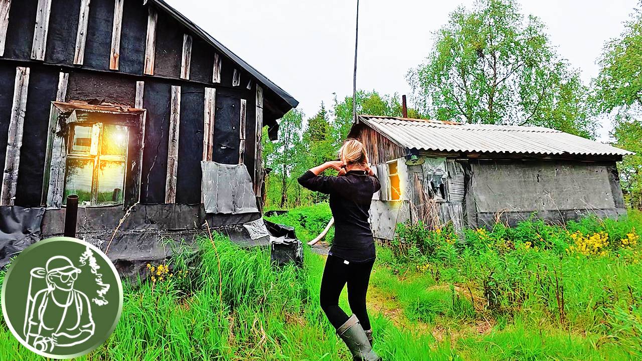 Одна в заброшенной избе во время небольшого шторма