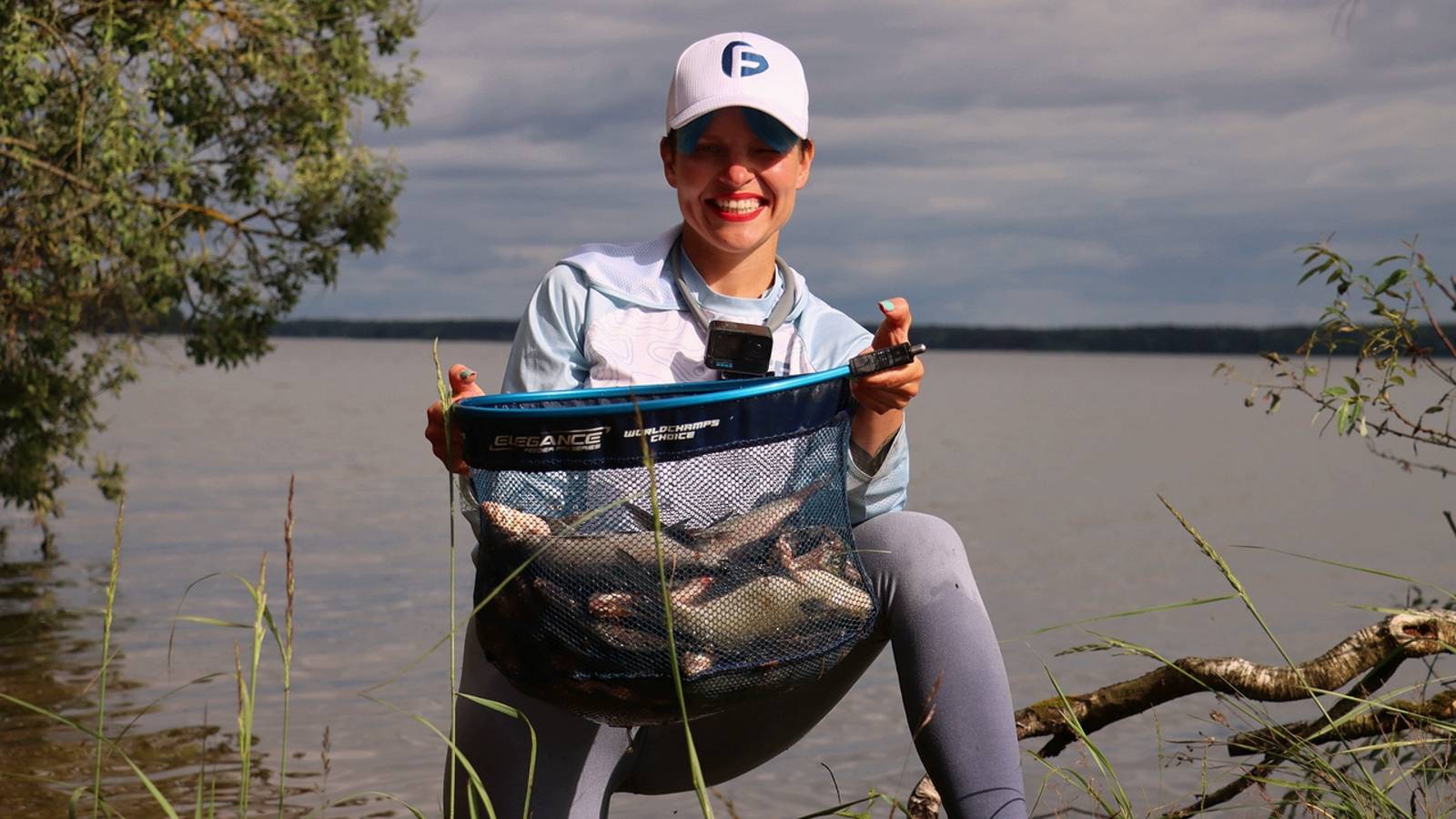 ВОЛНЫ ШУМЯТ, КЛЁВ ИДЕТ! Рыбалка на берегу водохранилища с ночёвкой.