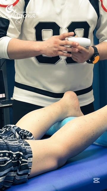 Вибро-перкуссия мышц коленного сустава на орто школе Рехаб Сторис в СПб