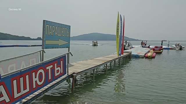 Пляж на базе отдыха Океан в Андреевке. Июль 2024 года