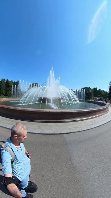 5 августа 2025. Приморский парк победы. Вокруг фонтана