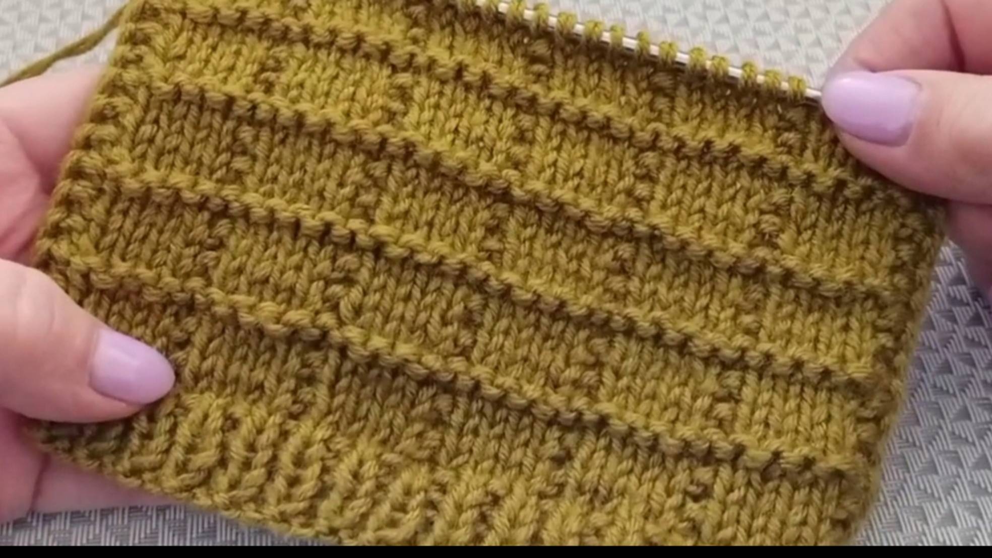 Теневой узор спицами _Кирпичики_ поворотными и круговыми рядами.