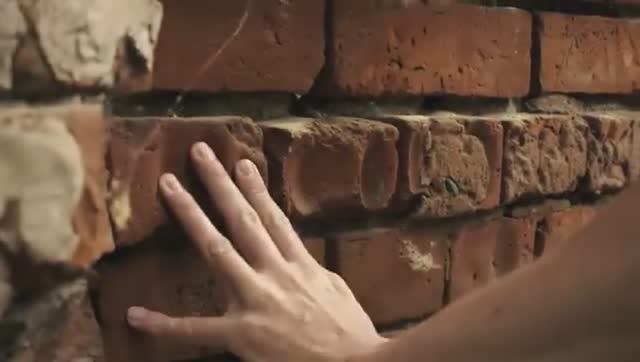 ЧЬИ ОТПЕЧАТКИ НА СТЕНЕ ЗДАНИЯ __ серия 2