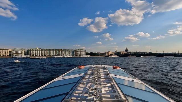 От Биржевого до Дворцового моста по Неве