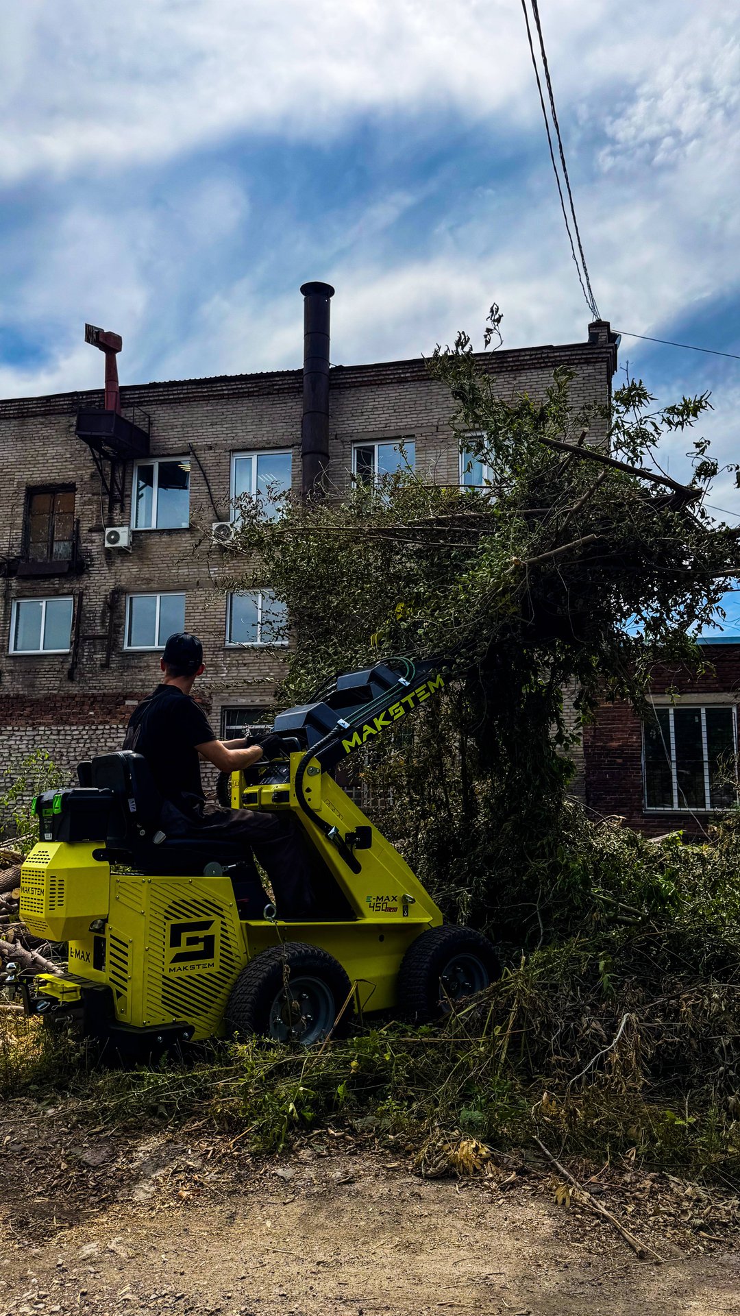 ЭЛЕКТРИЧЕСКИЙ МИНИ ПОГРУЗЧИК E-MAX MAKSTEM