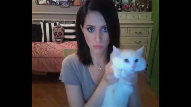 А нука покажи свою киску!