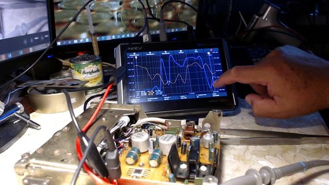 Измеряю АЧХ УНЧ Интеграла после замены электролитических конденсаторов.