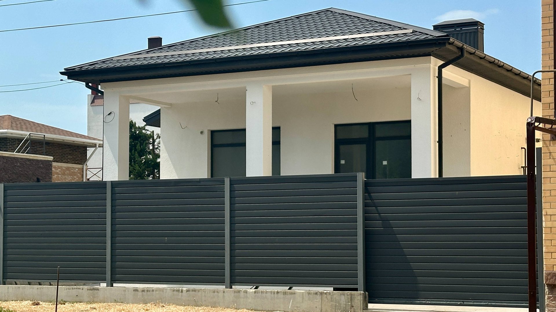 #домванапе #домуморя 230 м2, все центр.коммуникации, 500 м до моря. 29.5 млн.₽  89897683568 Наталья