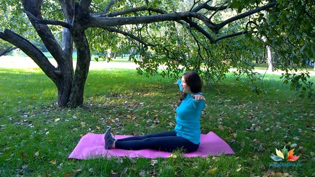 Упражнение на растяжку задней поверхности бедер и спины Татьяна Дудина