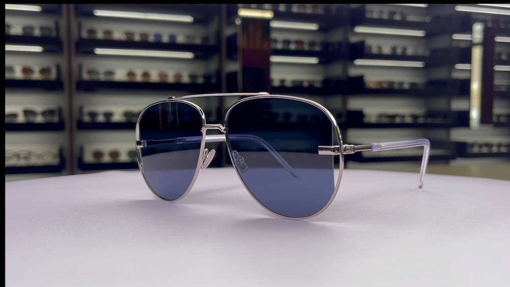 Как выглядят солнцезащитные очки Dior Scale 010 на лице