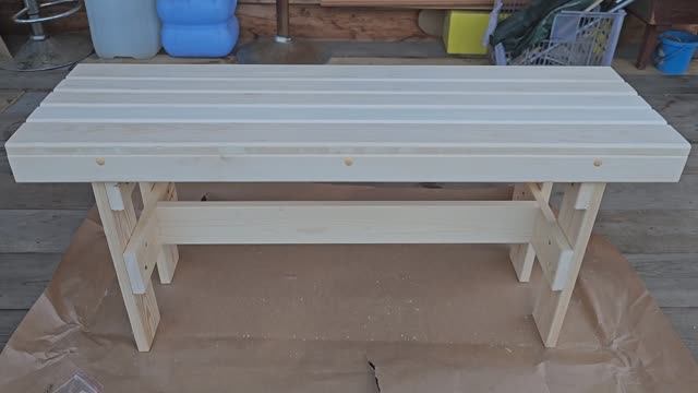 Лавочка в Баню легко, дешёво и просто. Дешевле купить. Легко собрать.