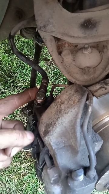 Чтобы не перетирало тормозной шланг ВАЗ-2107