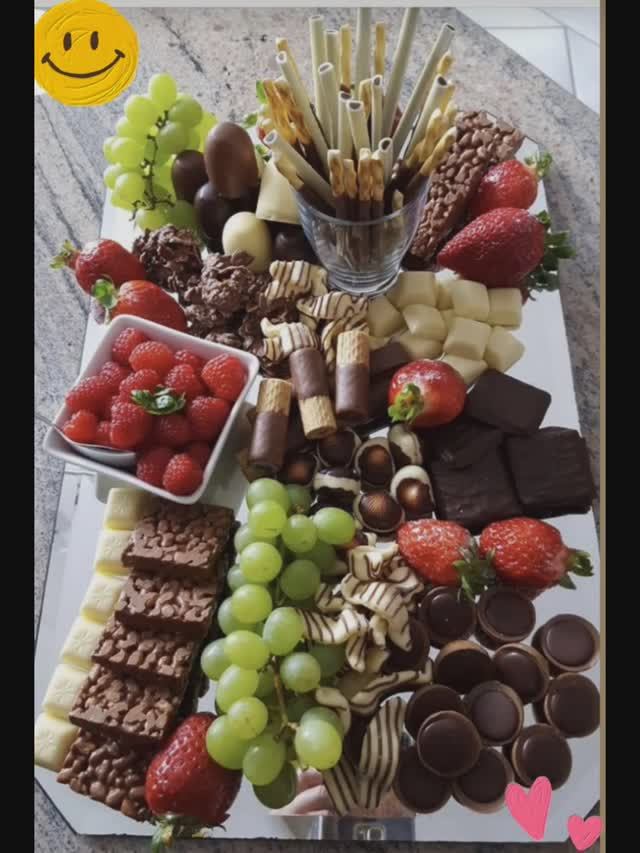 Декор праздничного стола на день рождения.