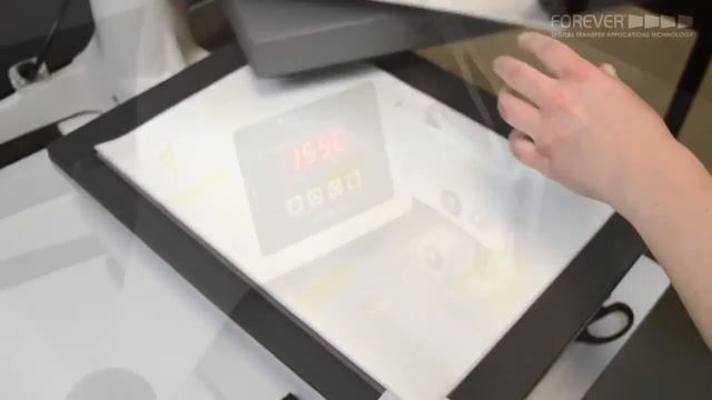 Печать на темном и цветном текстиле при помощи FOREVER Laser-Dark: 1 шаг