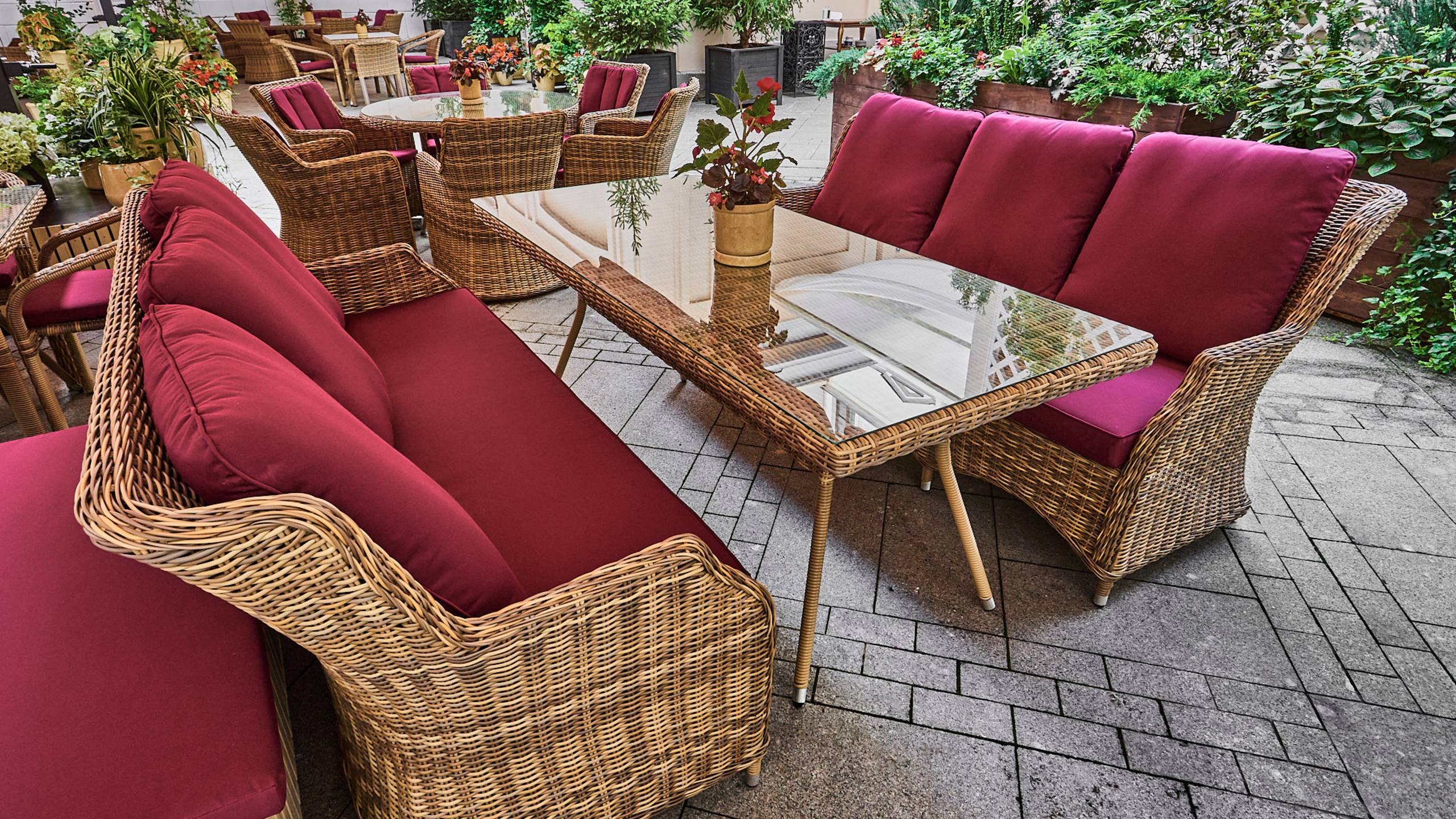 Мебель KORNERA для ресторана-гостиной «Штакеншнейдер»