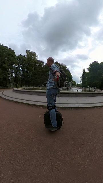 6 августа 2025 Московский Парк Победы вокруг фонтана на моноколесе