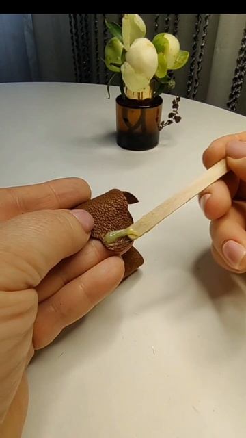 БРЕЛОКИ ИЗ  СТАРЫХ КОЖАНЫХ ИЗДЕЛИЙ