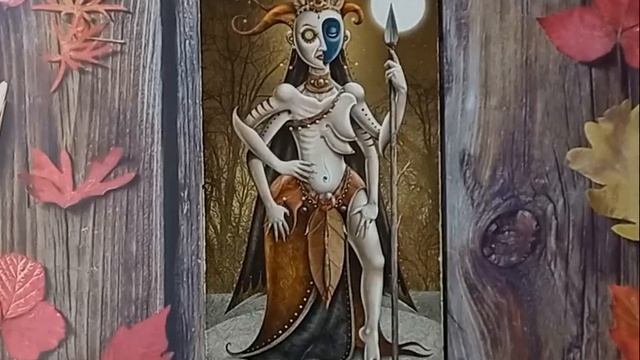 Для начинающих.Таро безумной луны.Карты двора.Королева Жезлов