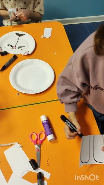 Большой  котик из бумажных тарелок