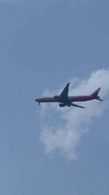 Boeing-777 авиакомпании Россия идет на посадку 🛬