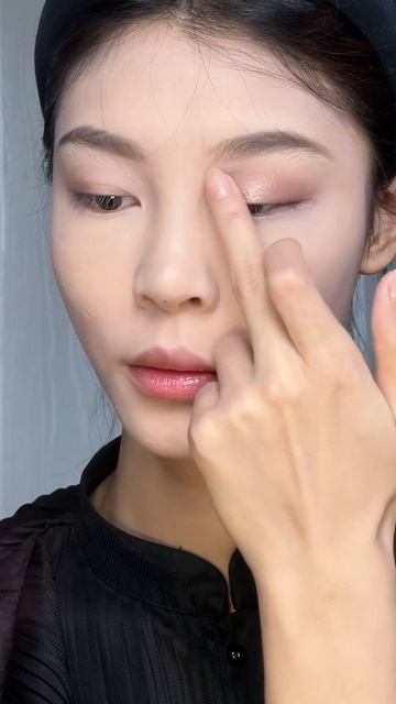 Женщина обладает удивительной способностью искусно перевоплощаться ❤️ #девушка #макияж #стиль