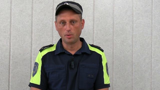 Антон Макрушин напоминает, что нельзя оставлять самокаты в подъездах