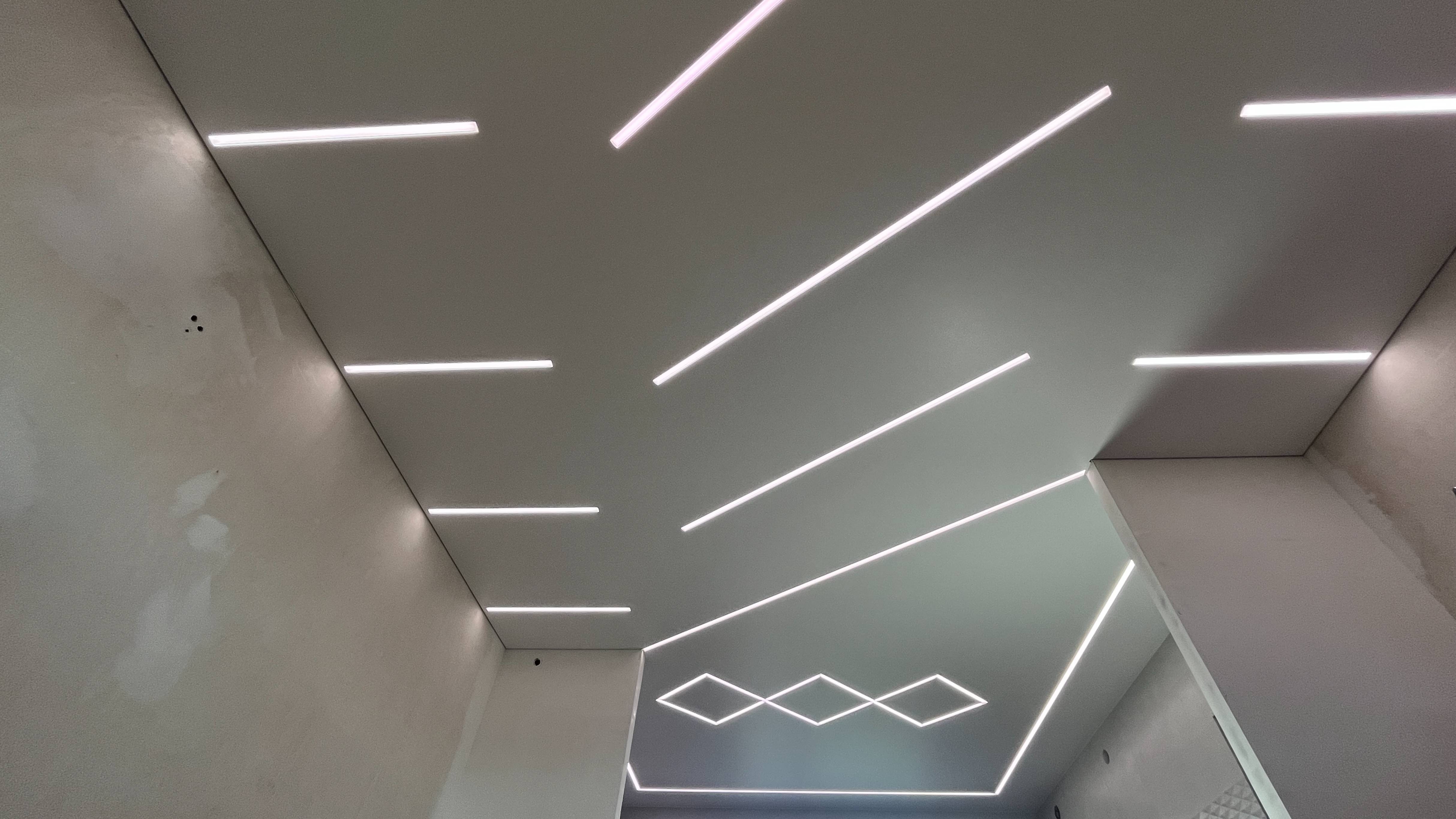 Отзыв клиента| Натяжные потолки | Натяжной потолок со световыми линиями| Воронеж