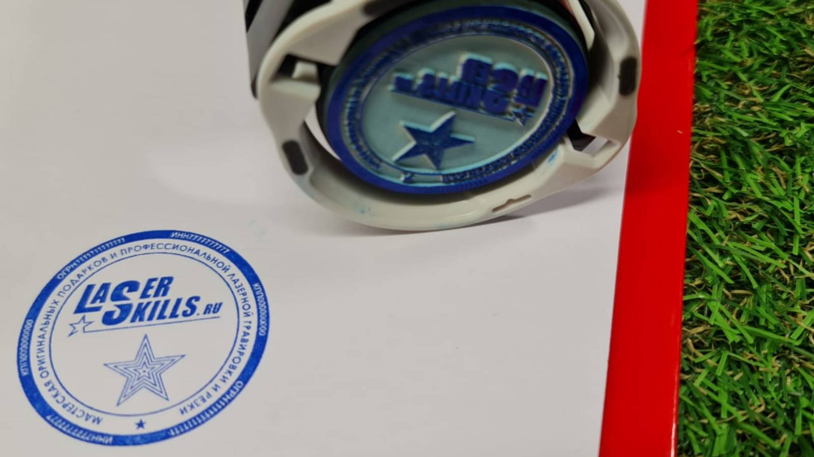 Изготовим печати и штампы на профессиональном оборудовании Thunder Laser Bolt в Москве и Казани