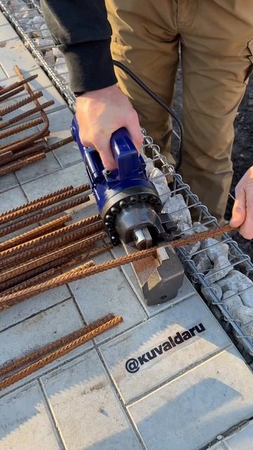 Электрический гидравлический резак для арматуры от компании Tor в действии😎👍