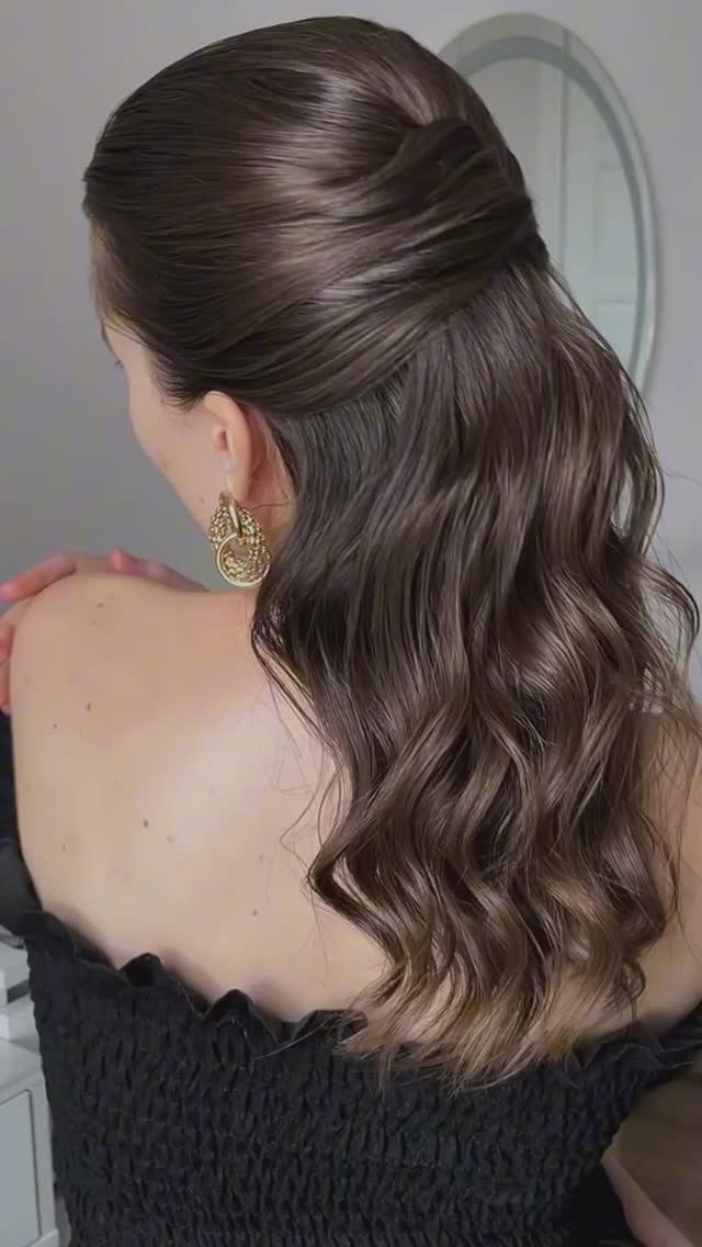 Любимая прическа невест с интересным оформлением #прическа #укладка #волосы #мальвинка