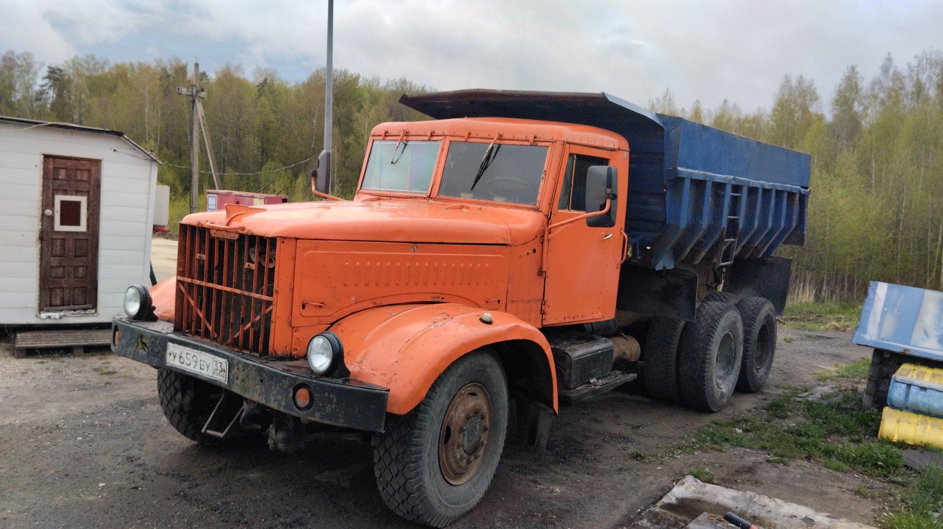 Ретро автомобиль КРАЗ-256